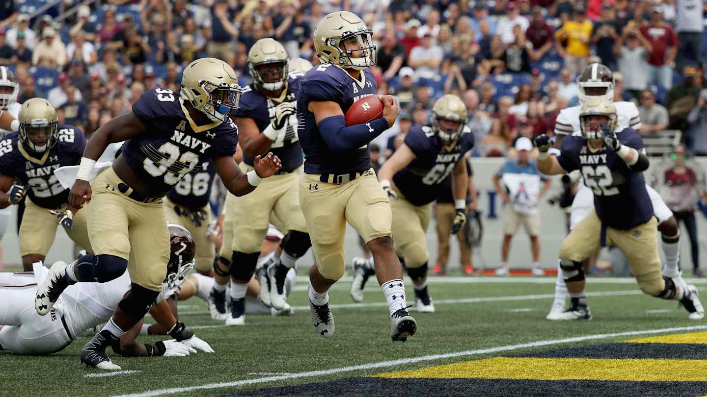 Navy brings frosh QB from stands after injury to starter - Sports ...