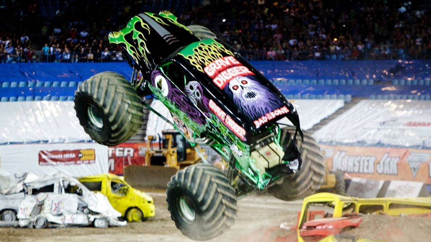 Alabama vs Clemson: Monster trucks destroy Clemson car - Sports Illustrated