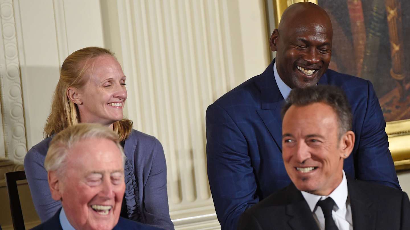 President Obama gives Michael Jordan Medal of Freedom - Sports Illustrated