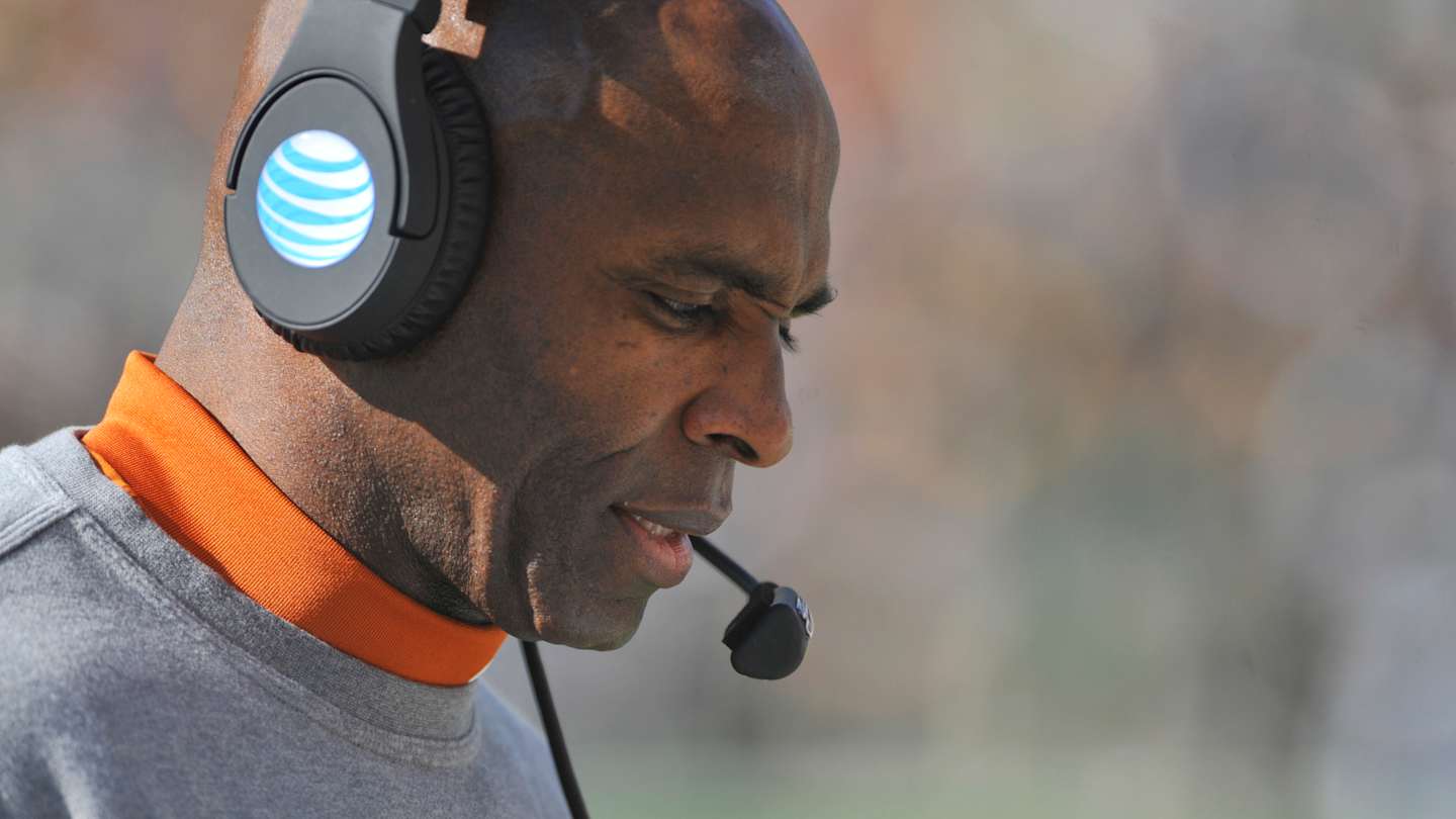 Charlie Strong: Texas coach may have to testify in divorce case ...
