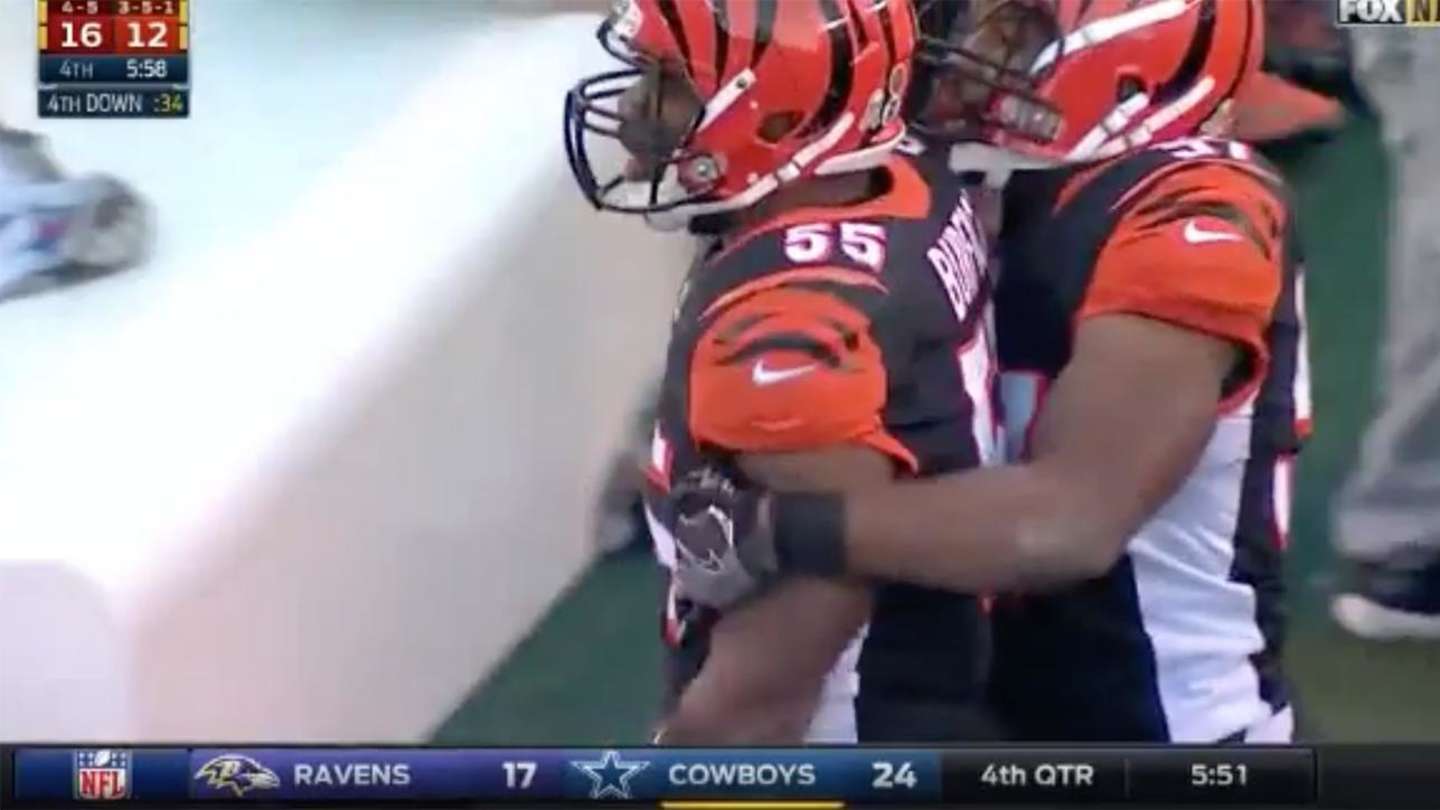 Bengals' Vontaze Burfict gives double middle fingers to fans (Video ...