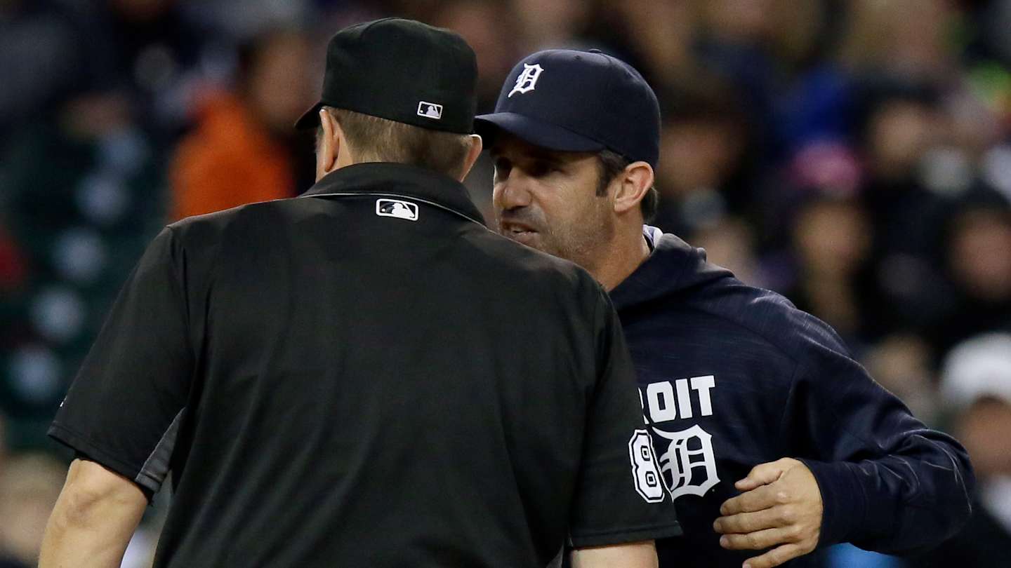 Tigers: Brad Ausmus gets ejected, covers plate with shirt - Sports Illustrated