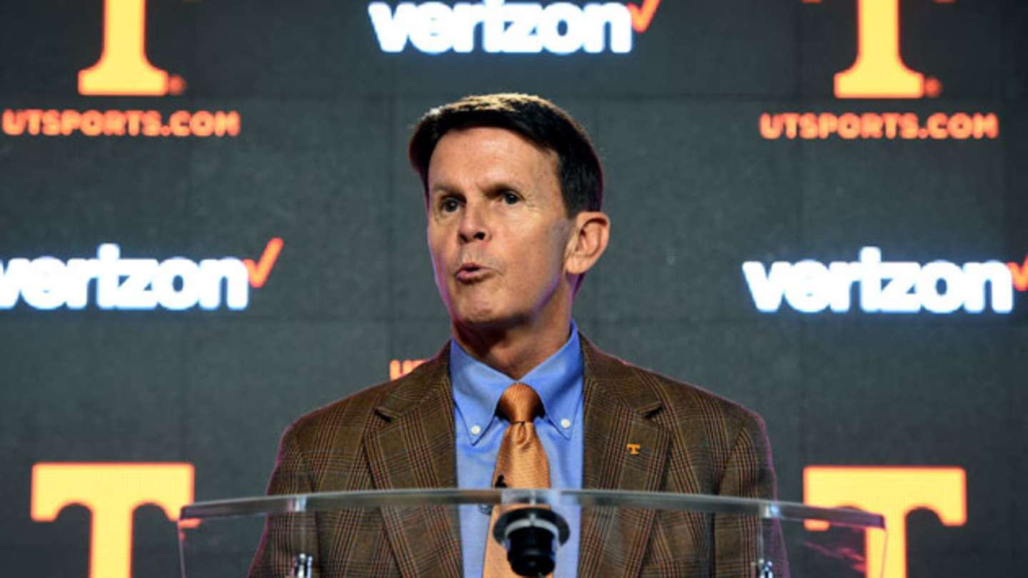 Tennessee AD Dave Hart says he trusts Butch Jones 'implicitly' - Sports ...