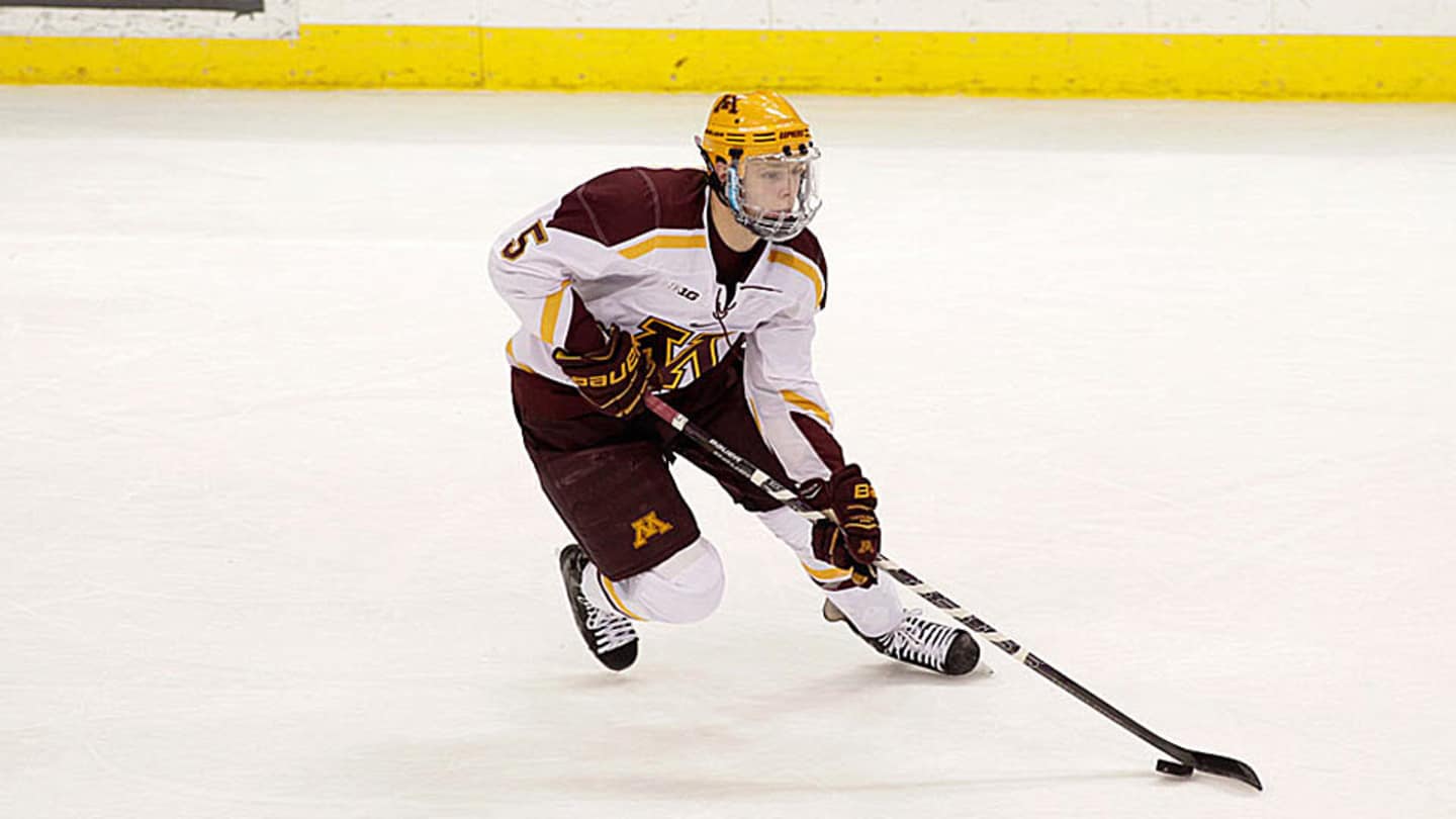 Chicago Blackhawks likely to sign college free agent Mike Reilly ...