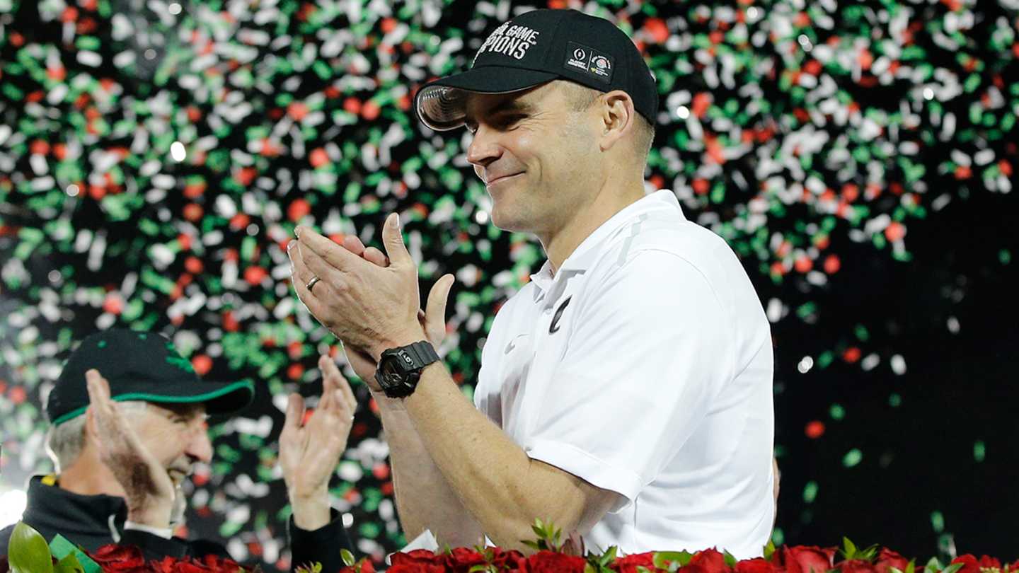 Oregon, Mark Helfrich agree to multi-year extension - Sports Illustrated