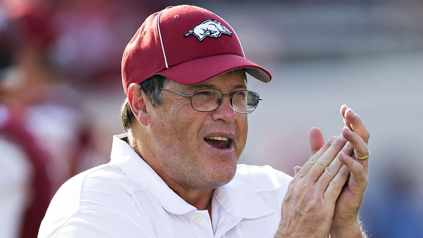 Pittsburgh hires Arkansas offensive coordinator Jim Chaney - Sports ...