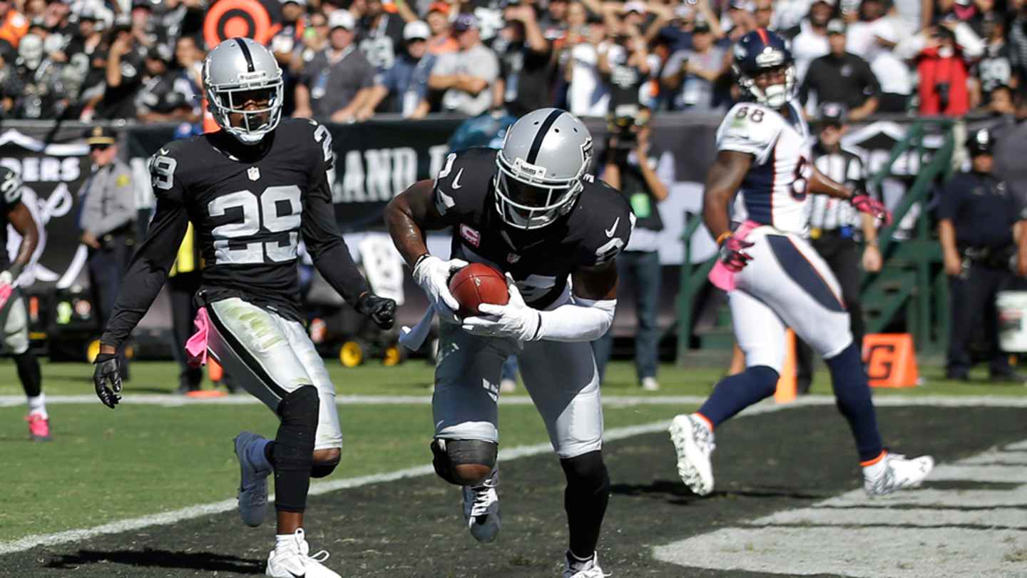 Video: Charles Woodson intercepts Peyton Manning after 18 years ...