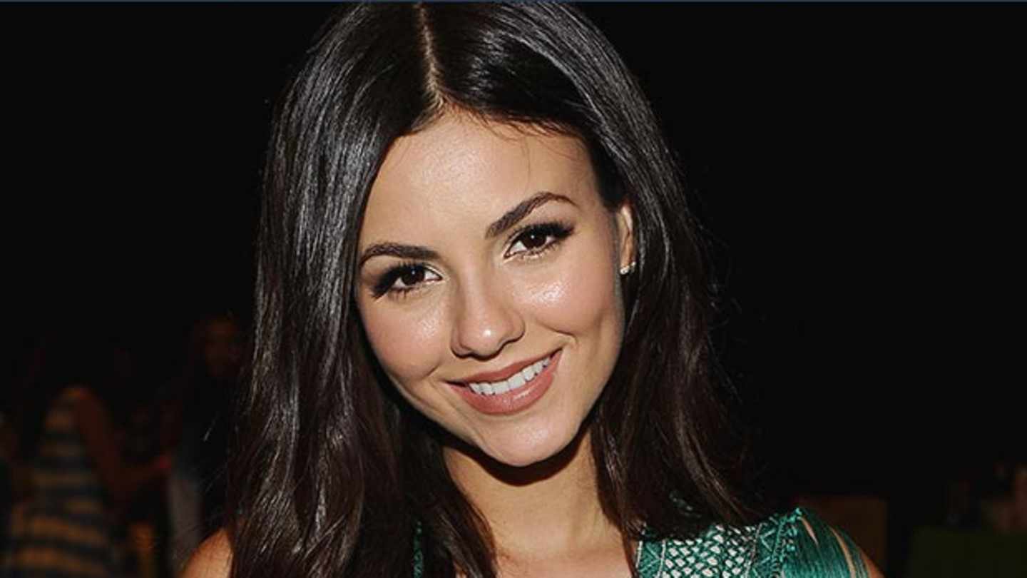Friday's P.M. Hot Clicks: Victoria Justice; CTE and Football - Sports ...