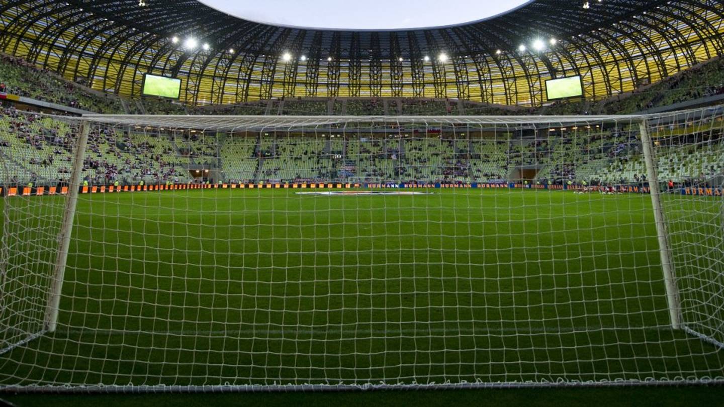 Soccer players show off accuracy with crossbar video - Sports Illustrated