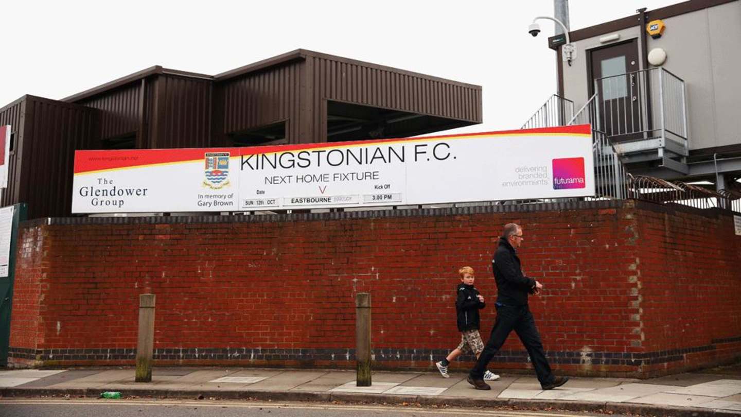 English soccer team investigates goalie fight in stands - Sports ...