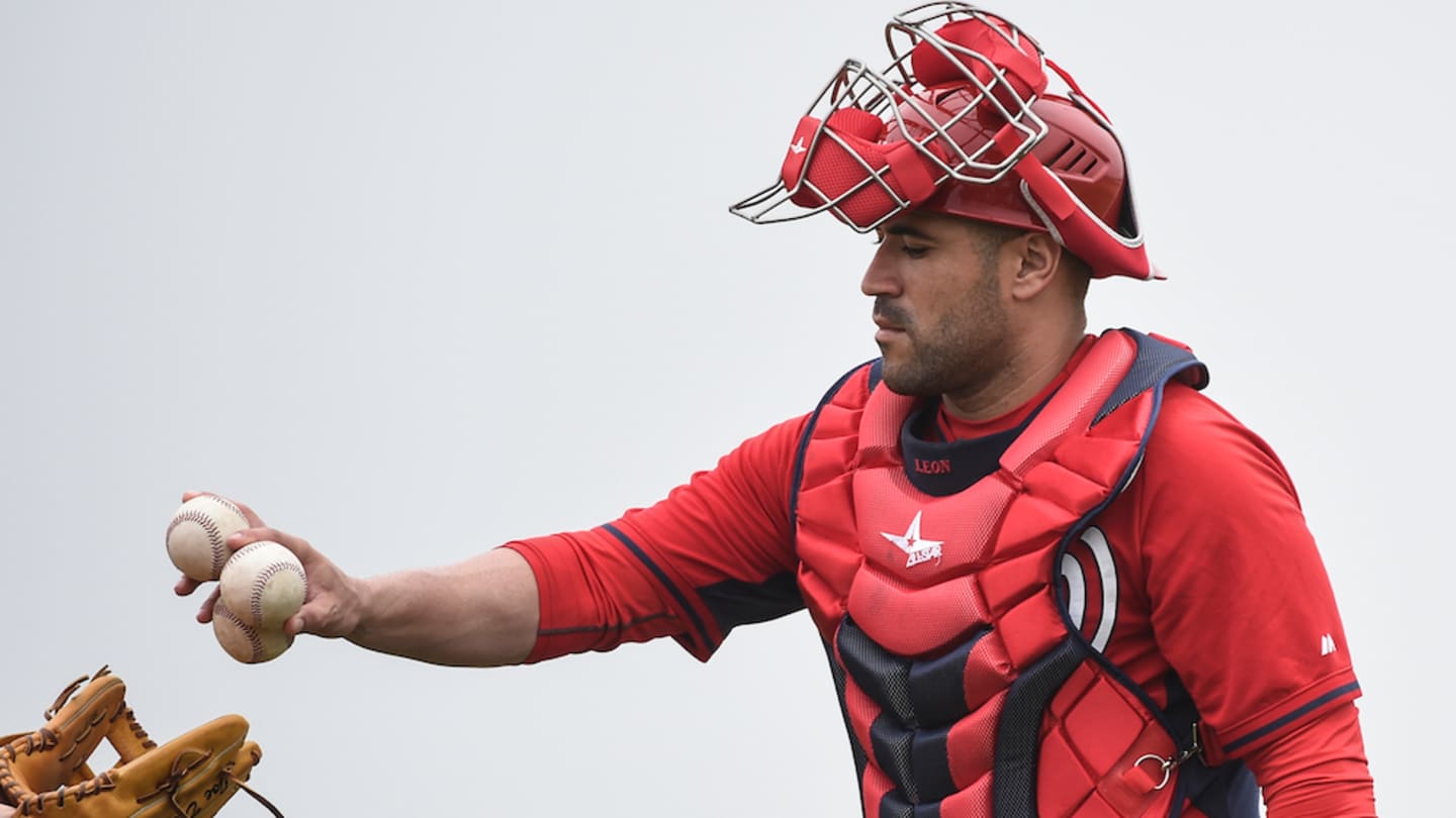 Boston Red Sox acquire Sandy Leon from Washington Nationals - Sports ...