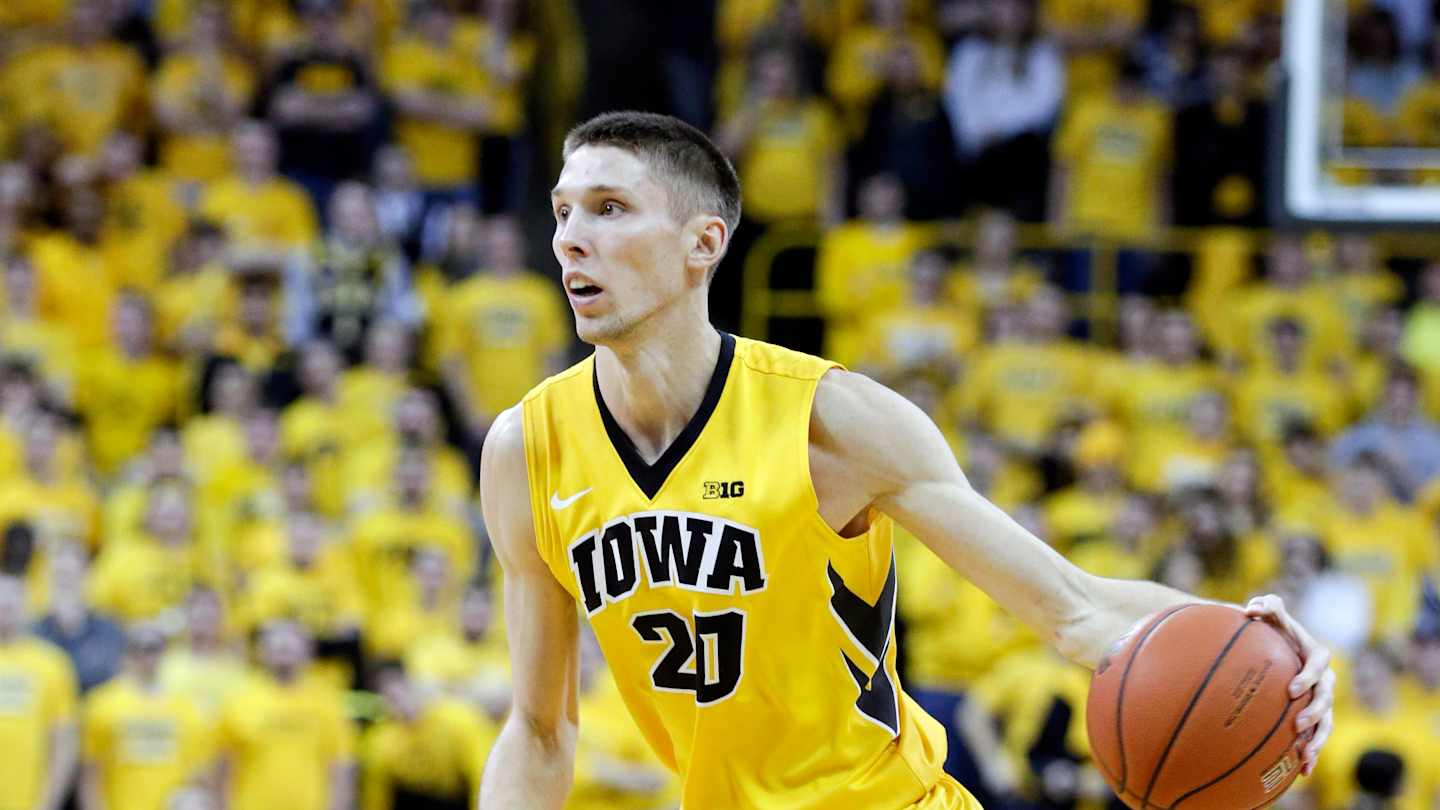 Iowa looking for Uthoff to become a star in '15-16 - Sports Illustrated