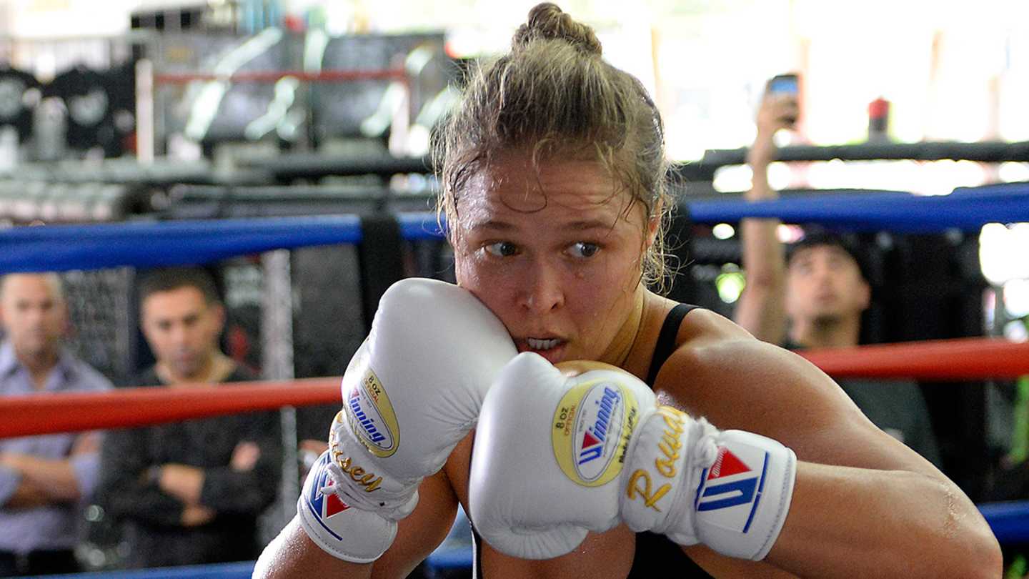 Ronda Rousey: Oscar De La Hoya wants to see a boxing crossover - Sports ...