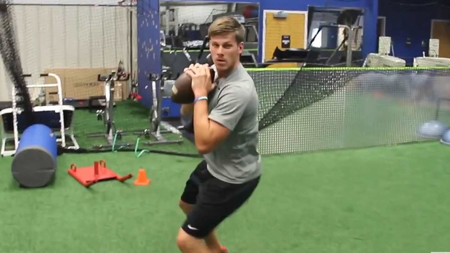 Quarterbacks use virtual reality in training to get edge - Sports ...