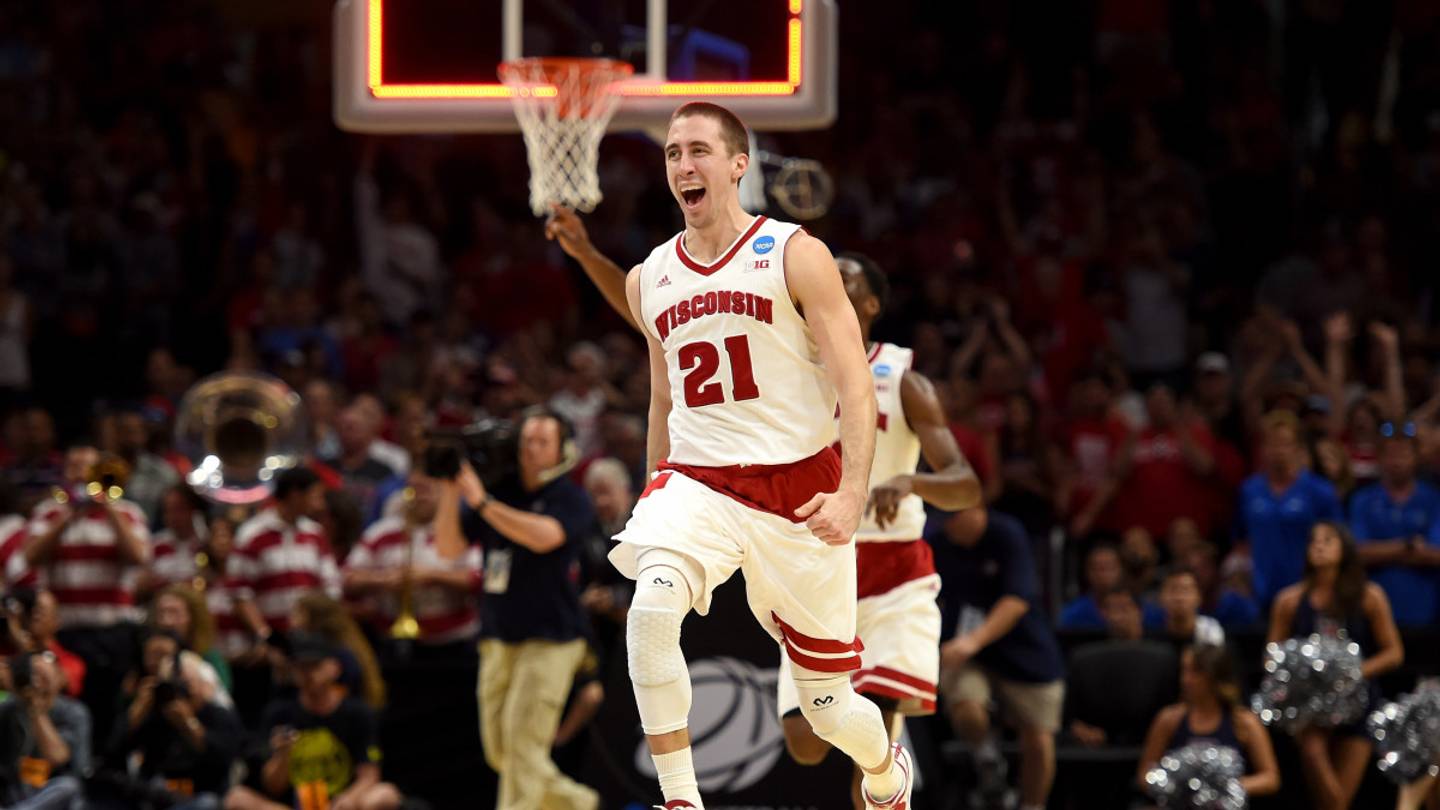 Badgers Josh Gasser's contact lens goes flying in opening minutes ...
