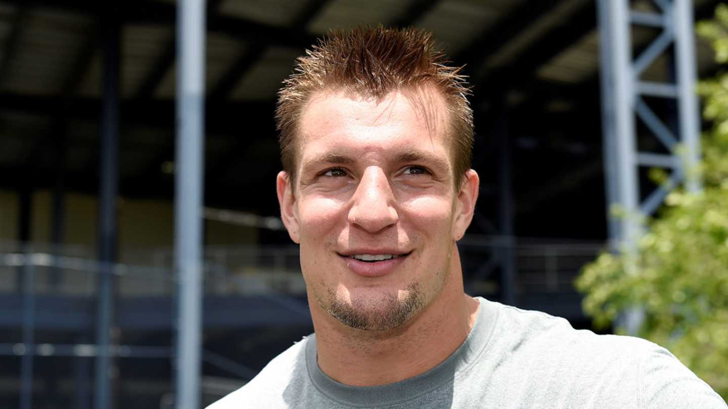 New England Patriots Rob Gronkowski shaves head cancer - Sports Illustrated