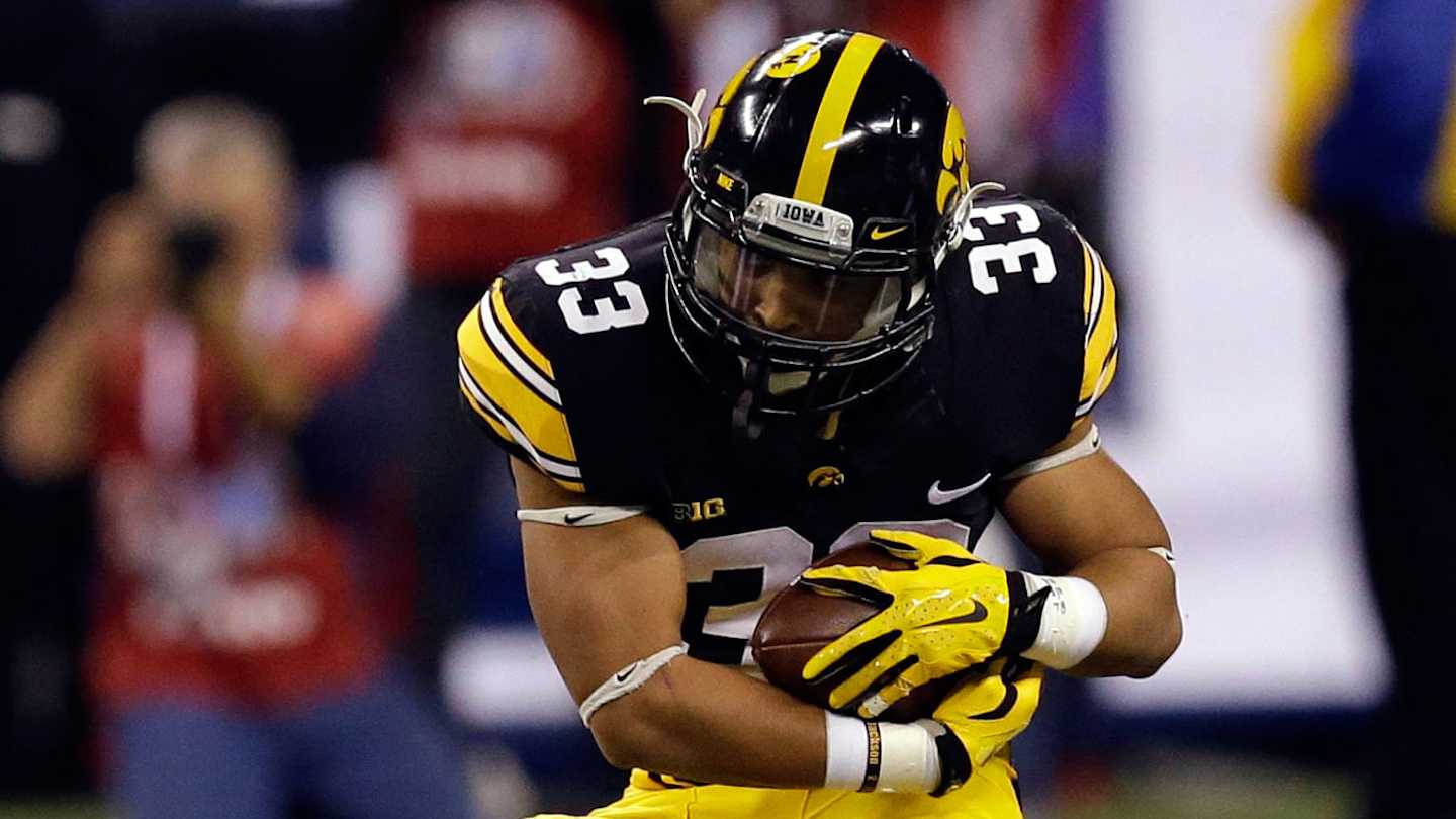 Jordan Canzeri injury: Iowa RB leaves Big Ten title game - Sports ...