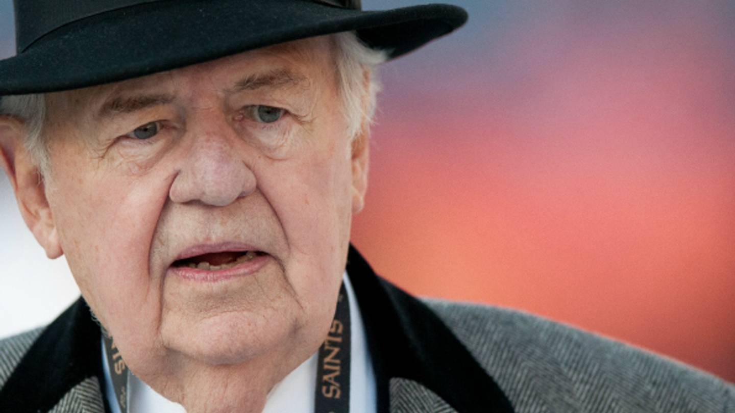 Saints owner Tom Benson OK after falling off podium - Sports Illustrated