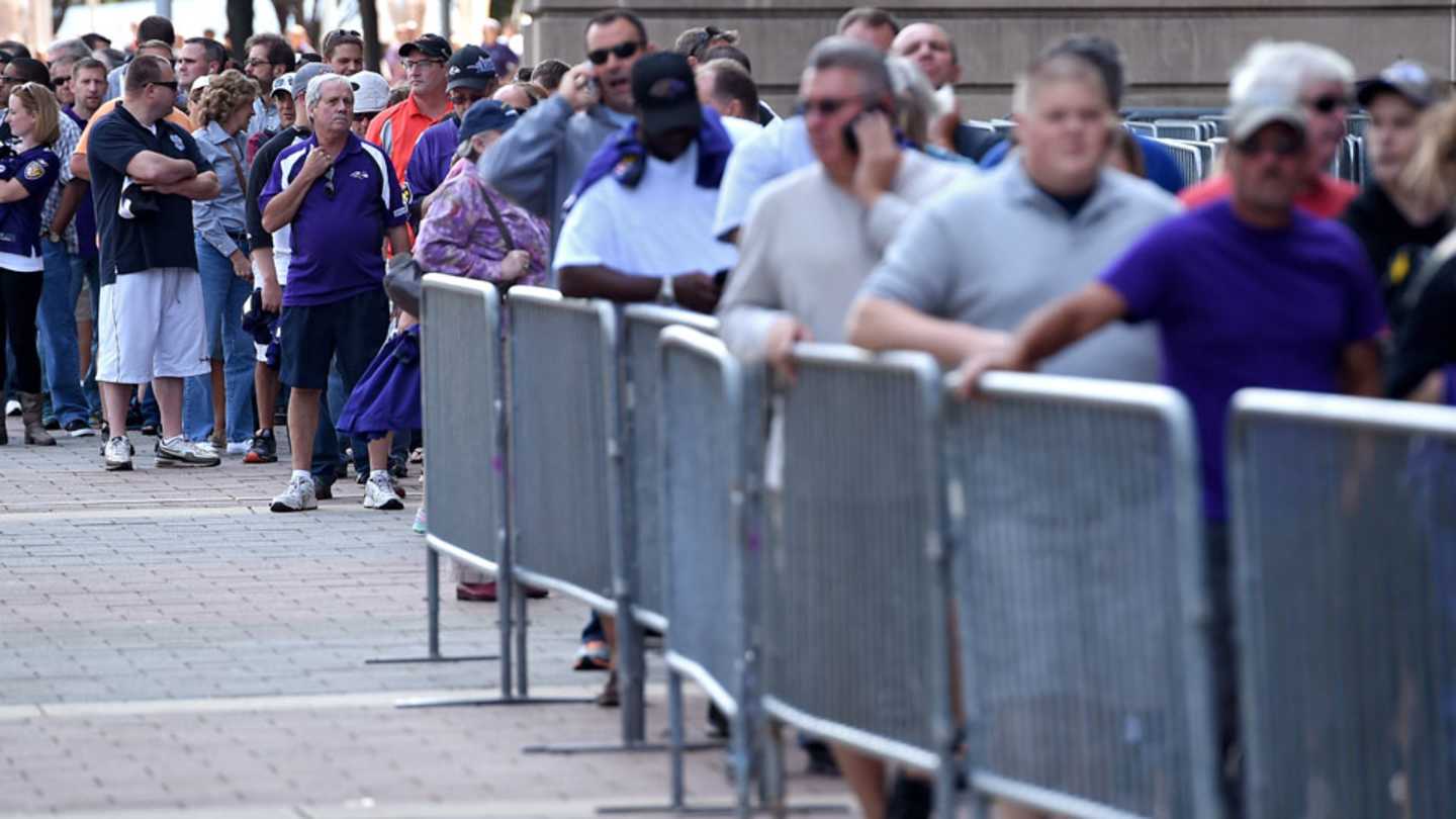 Baltimore Ravens' Ray Rice jersey exchange draws thousands of fans ...