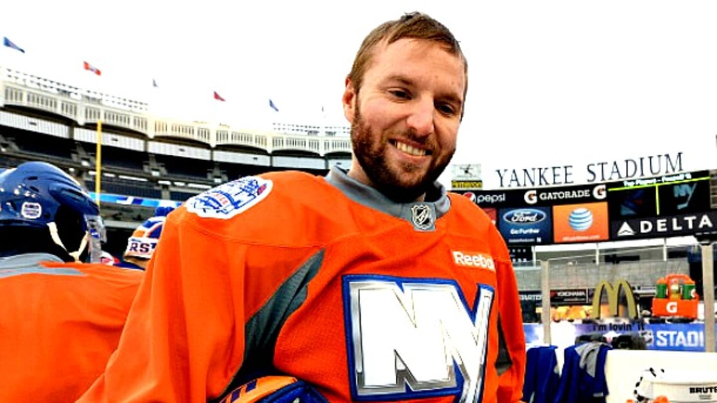 Top Line: Thomas Vanek spurns Isles; Ryan Miller trade near?; more ...