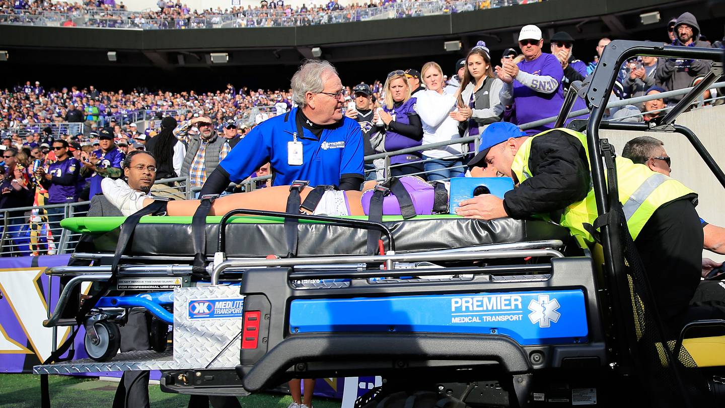 Baltimore Ravens cheerleader fell on field, taken off on stretcher ...