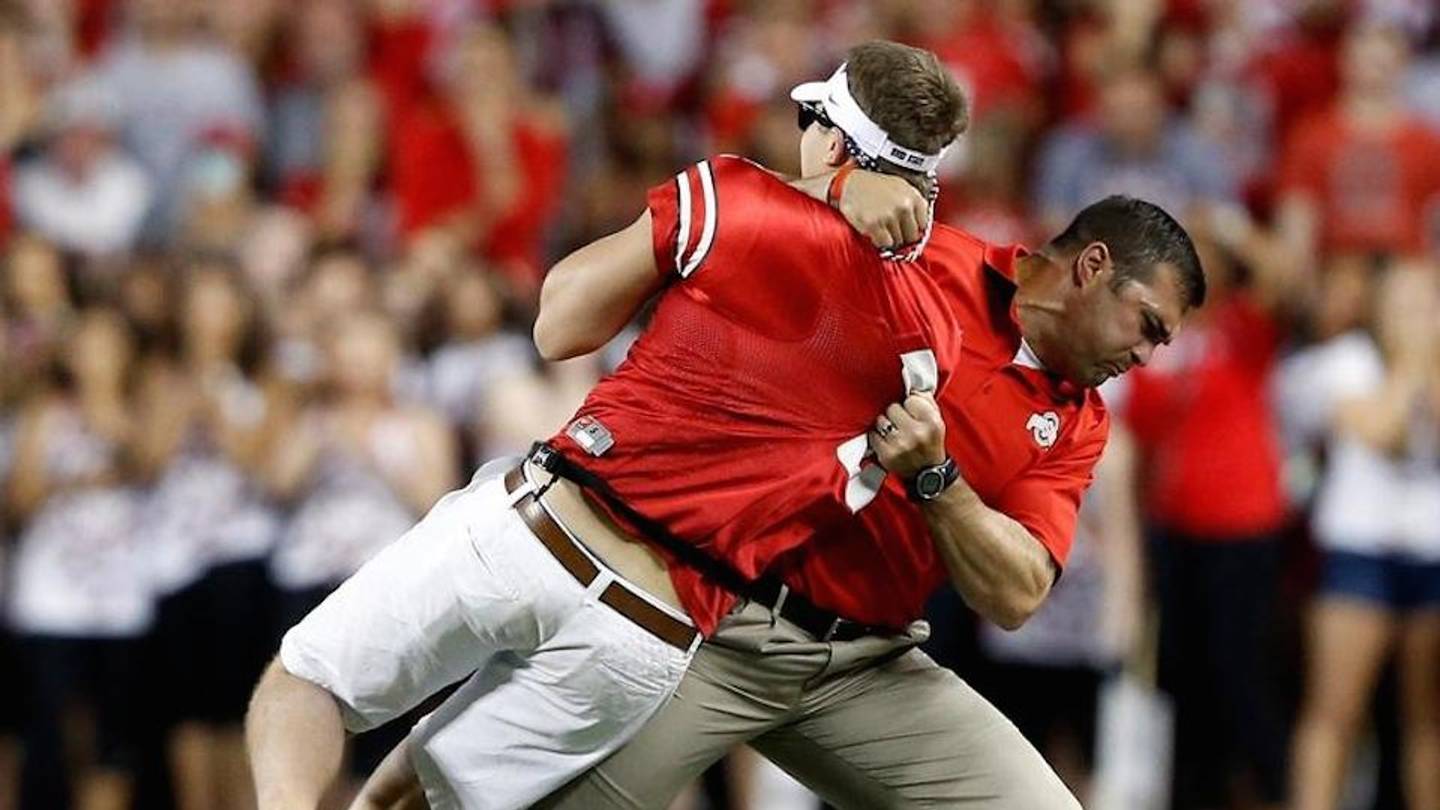 Ohio State strength coach tackles student - Sports Illustrated