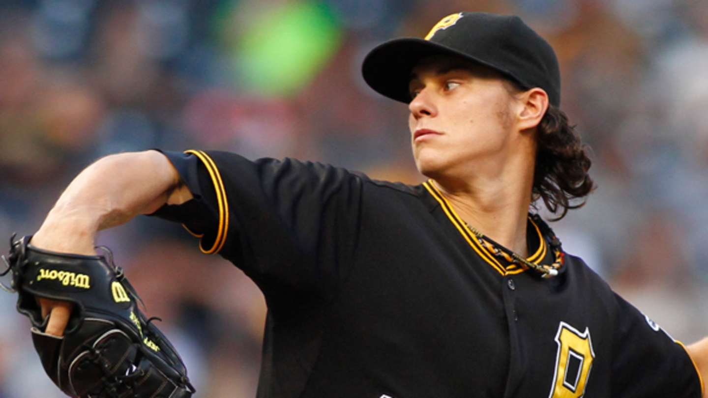 Pirates recall pitcher Jeff Locke to start Monday against Giants ...
