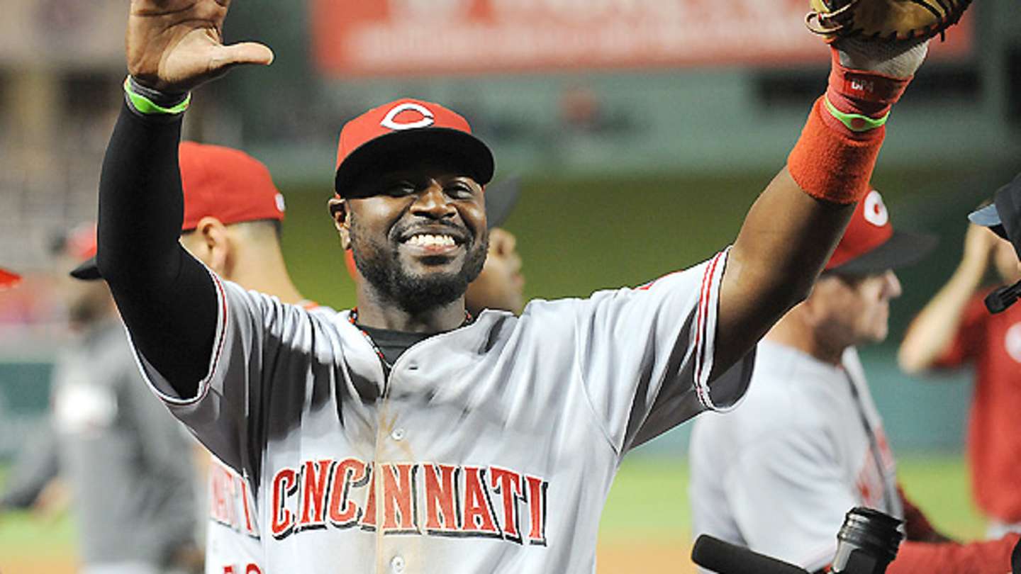 Brandon Phillips' incredible catch saves Reds in extras against ...