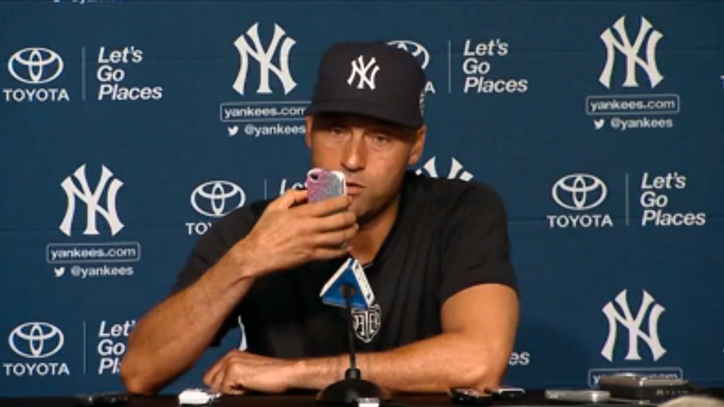 Derek Jeter answers reporter's phone during farewell ceremony press ...