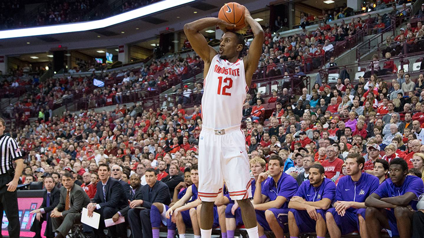 Ohio State Buckeyes' Sam Thompson throws down one-handed alley-oop dunk ...