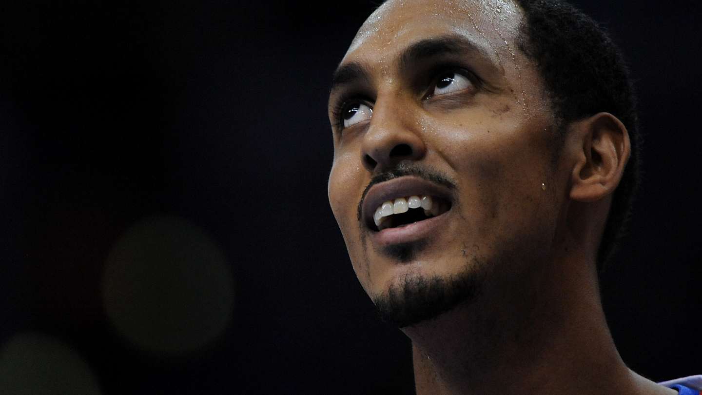 Kings agree to one-year, fully-guaranteed deal with C Ryan Hollins ...