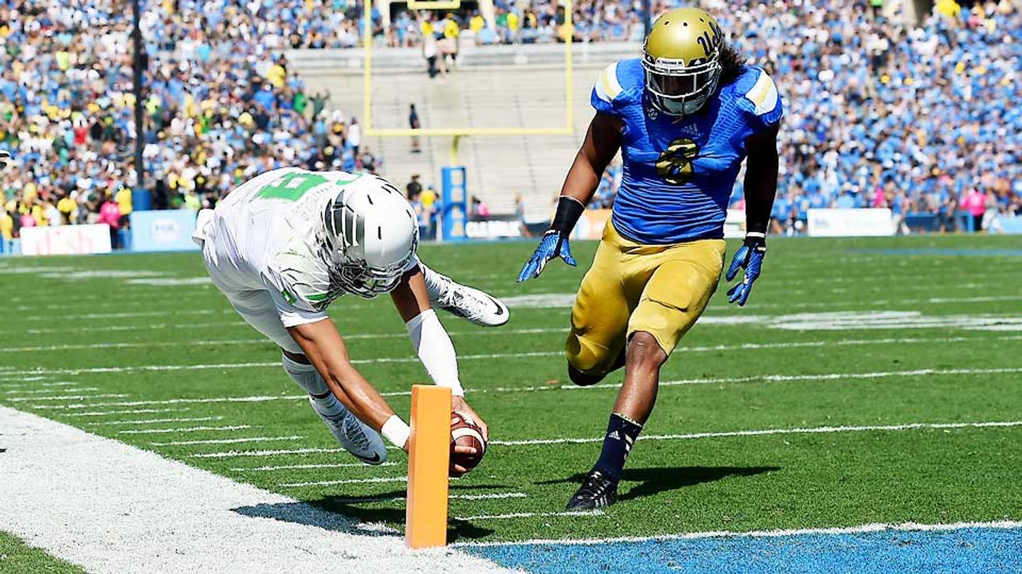 Three and Out: Oregon Ducks keeps playoff dreams alive with thumping of ...
