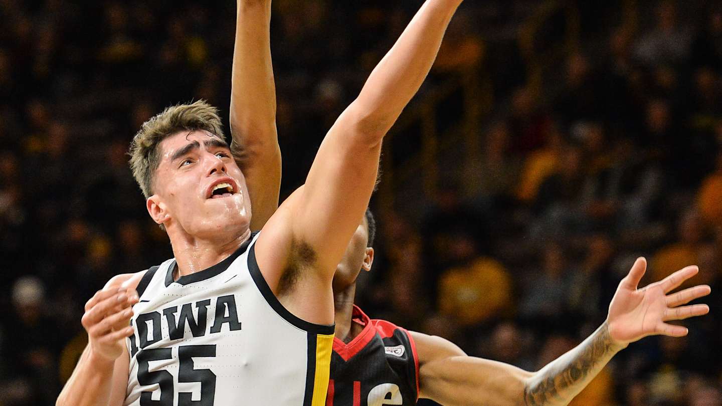 Garza Is Center Of Attention As Hawkeyes Win Season Opener - Sports ...