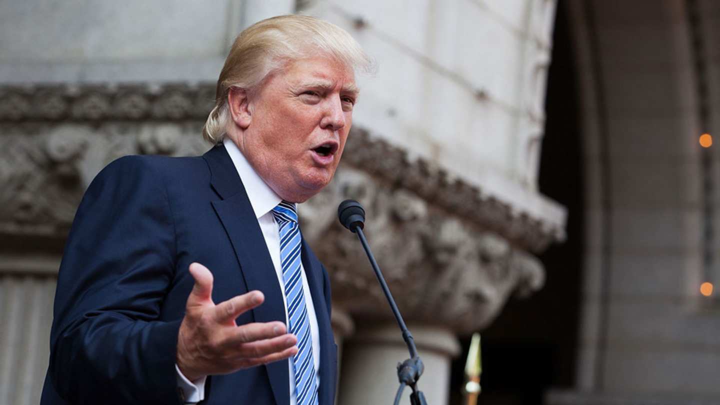 Donald Trump's Buffalo Bills bid under $900 million - Sports Illustrated