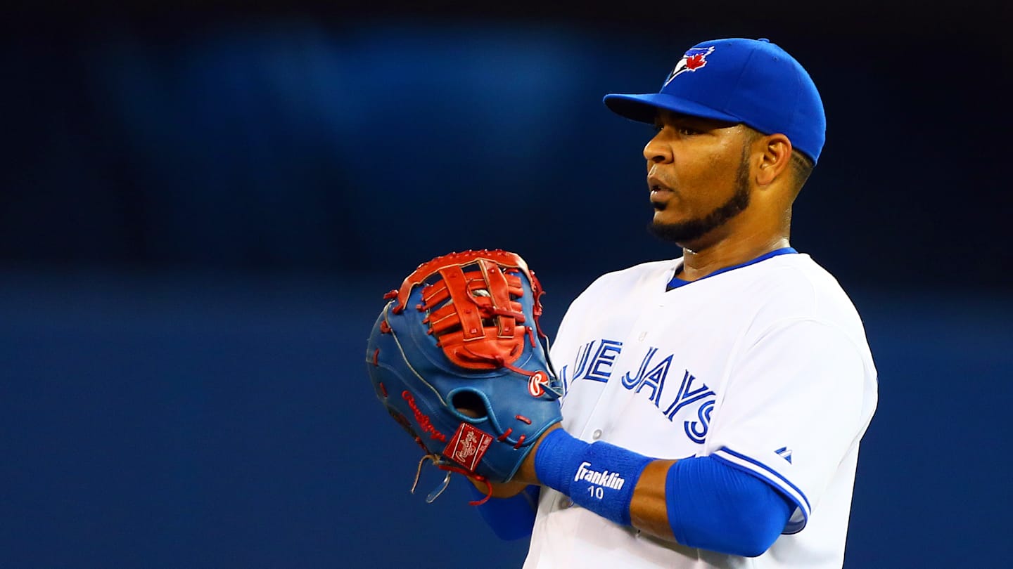 Blue Jays' Edwin Encarnacion suffers apparent leg injury - Sports ...
