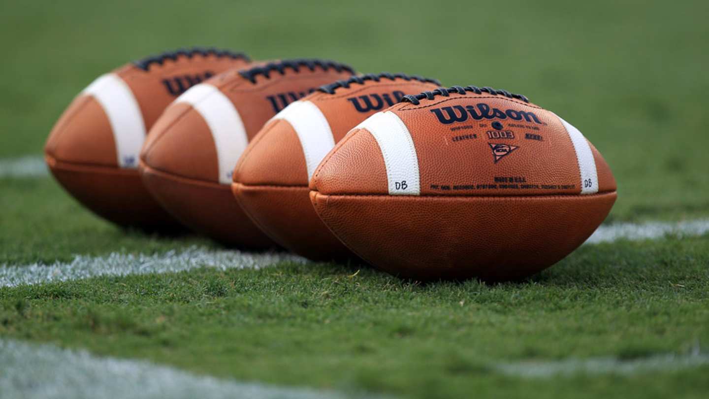 Top recruit Josh Sweat out for season with knee injury - Sports Illustrated