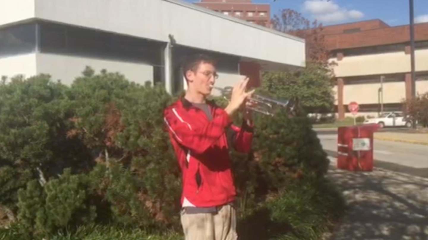 Louisville bugler's call to the post - Sports Illustrated