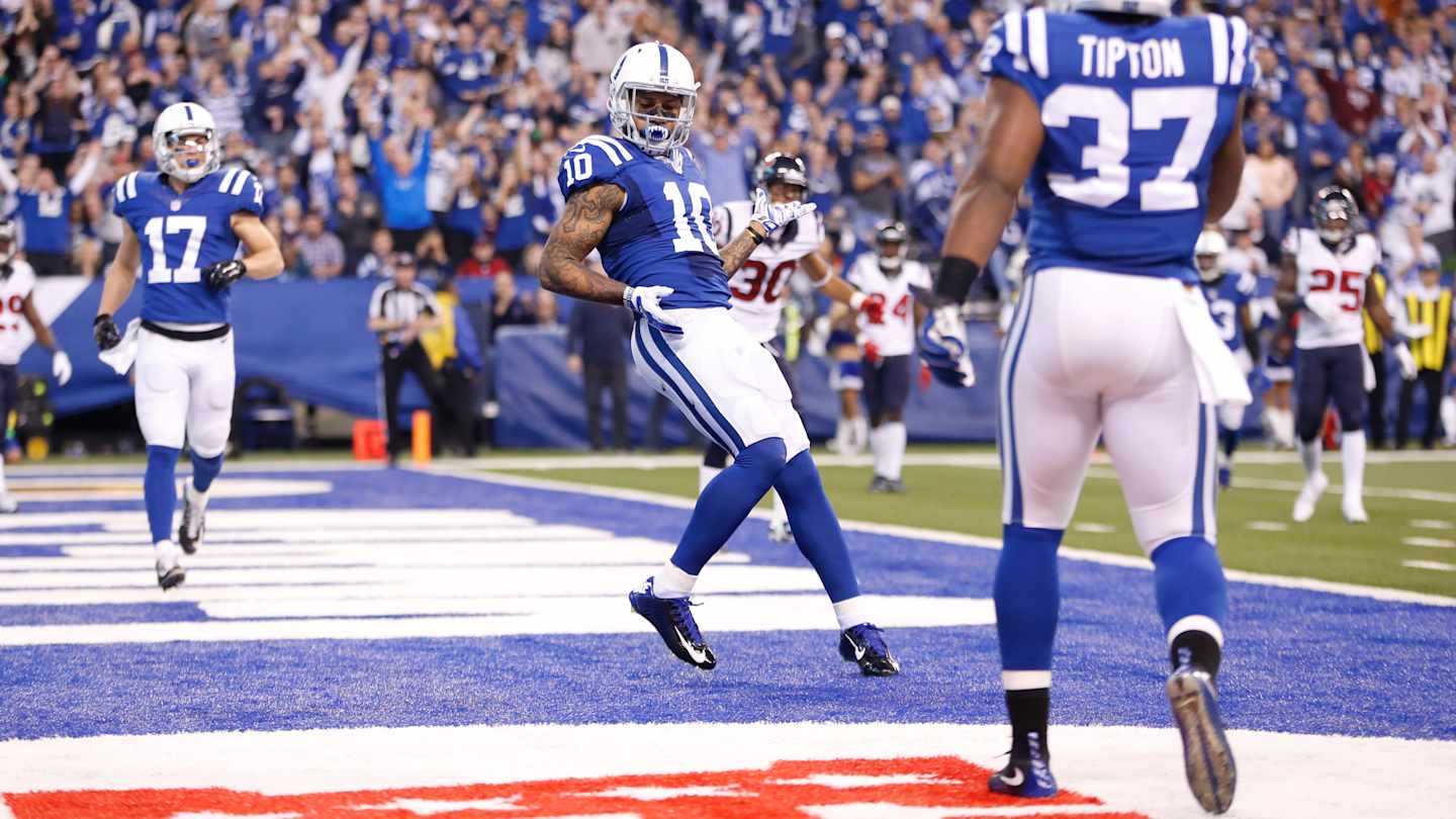 Latest from the NFL: Clausen starts over Schaub for Ravens - Sports ...