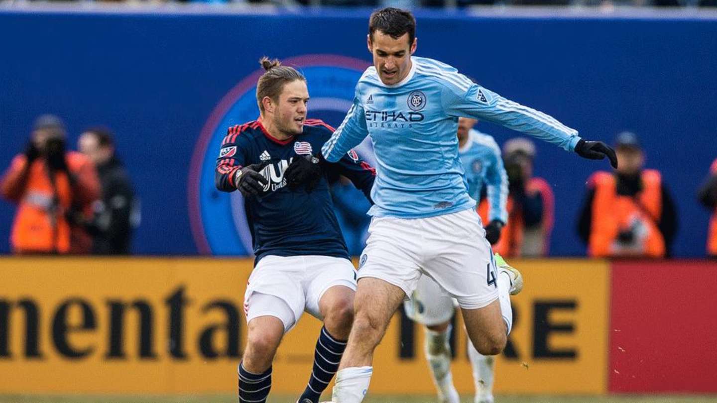 New England Revolution's Kelyn Rowe reads mean tweets about his hair ...