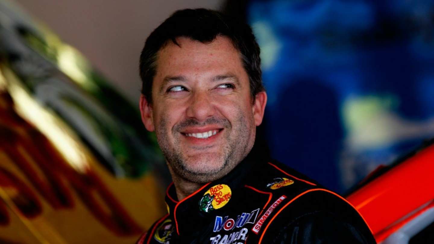 Daytona 500: Tony Stewart pig selfie - Sports Illustrated