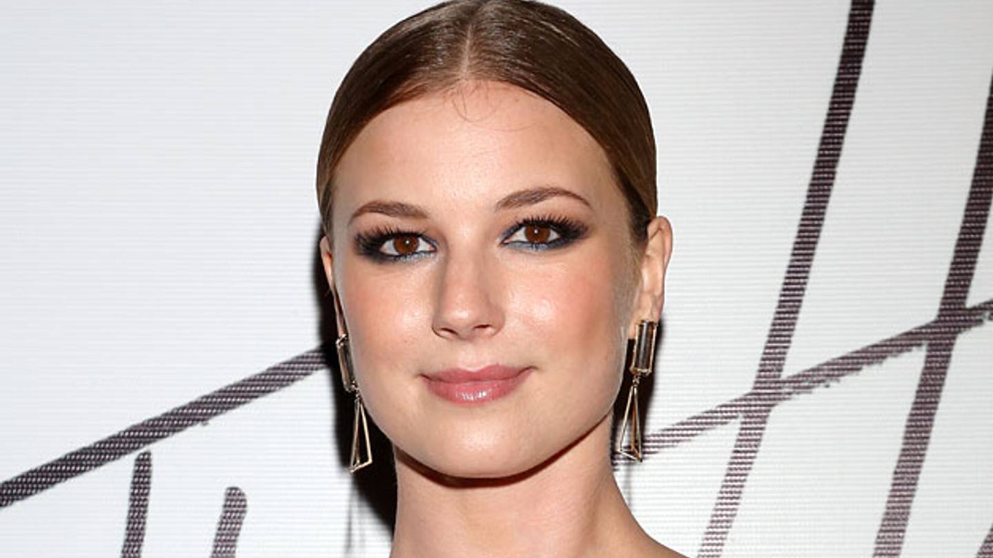 Tuesdays PM Hot Clicks: Emily VanCamp; The 76ers Have a New Look ...