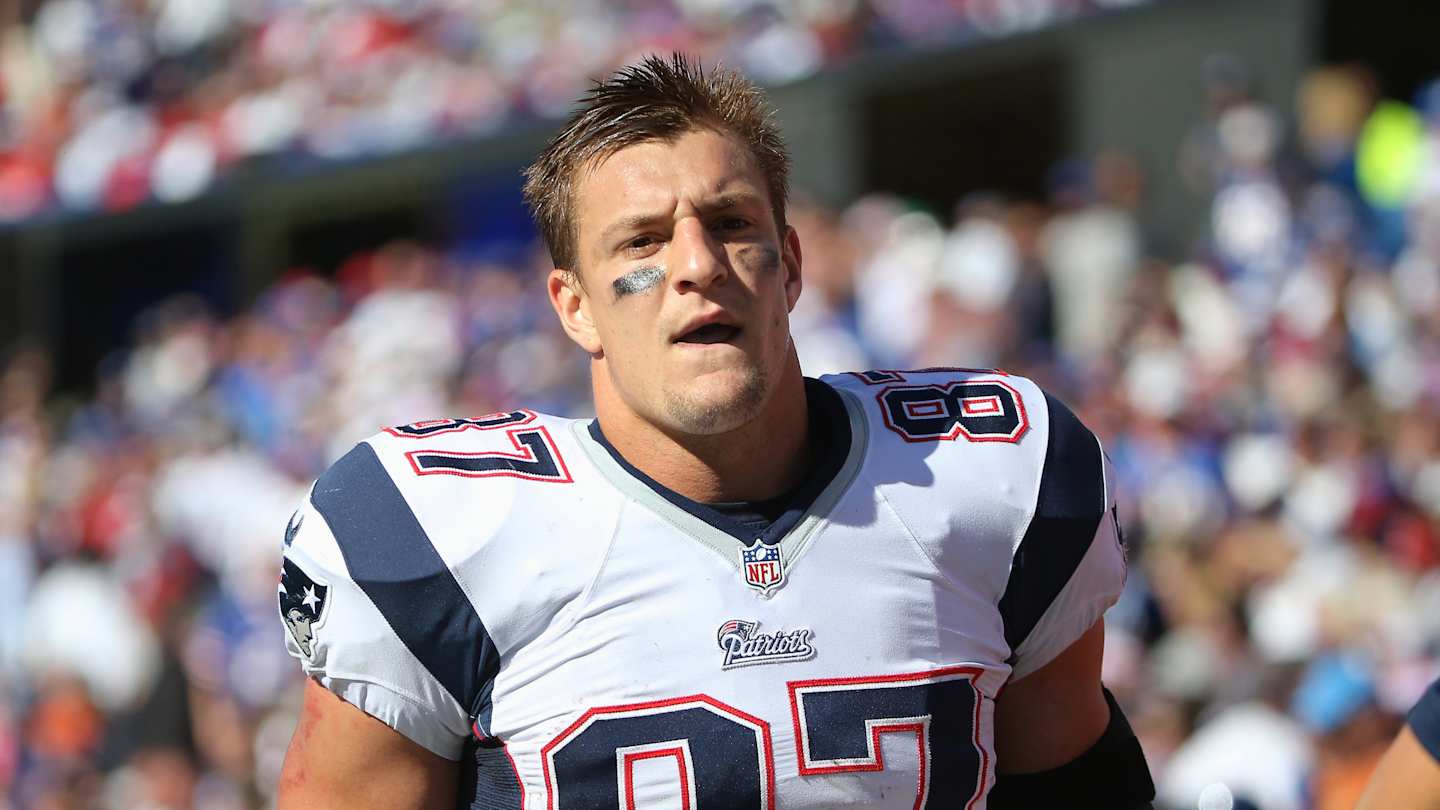 Patriots' Rob Gronkowski shaves head, raises money for cancer - Sports ...