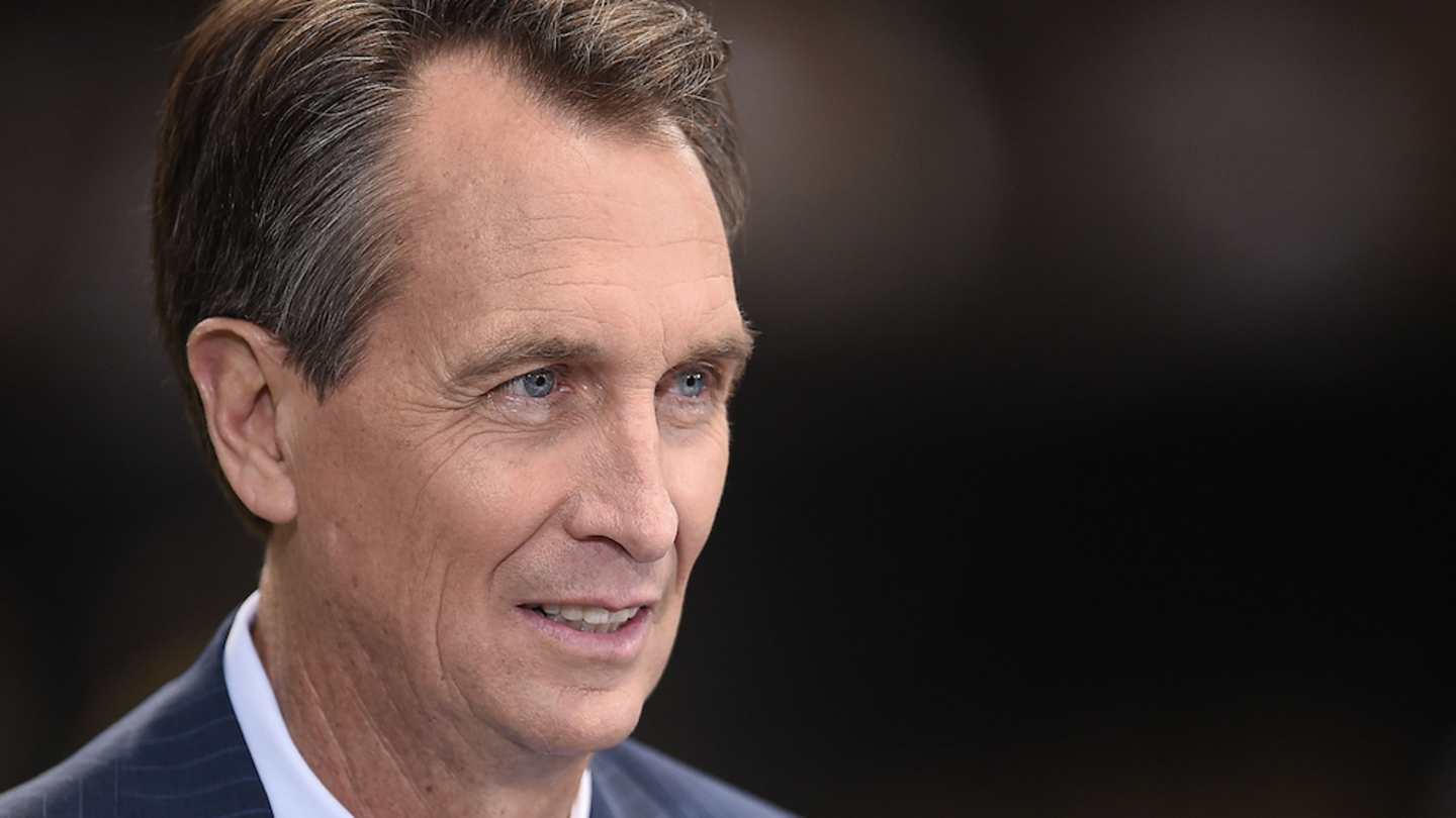 Cris Collinsworth has 4 laptops for preparing for the Super Bowl ...