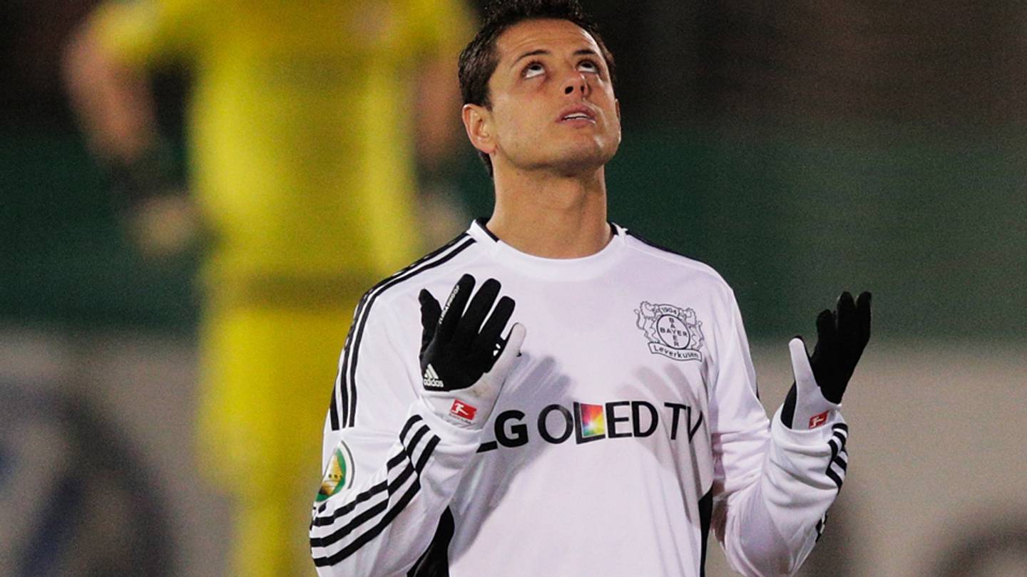 Watch: Chicharito scores in fourth straight Bayer Leverkusen game ...