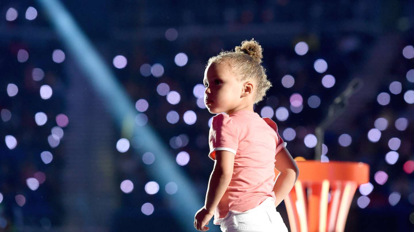 Riley Curry turns 3, does an incredible Nae Nae - Sports Illustrated
