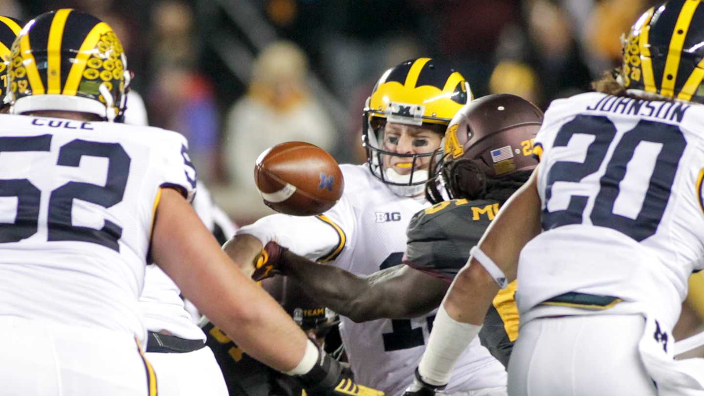 Michigan QB Rudock leaves game after big hit - Sports Illustrated
