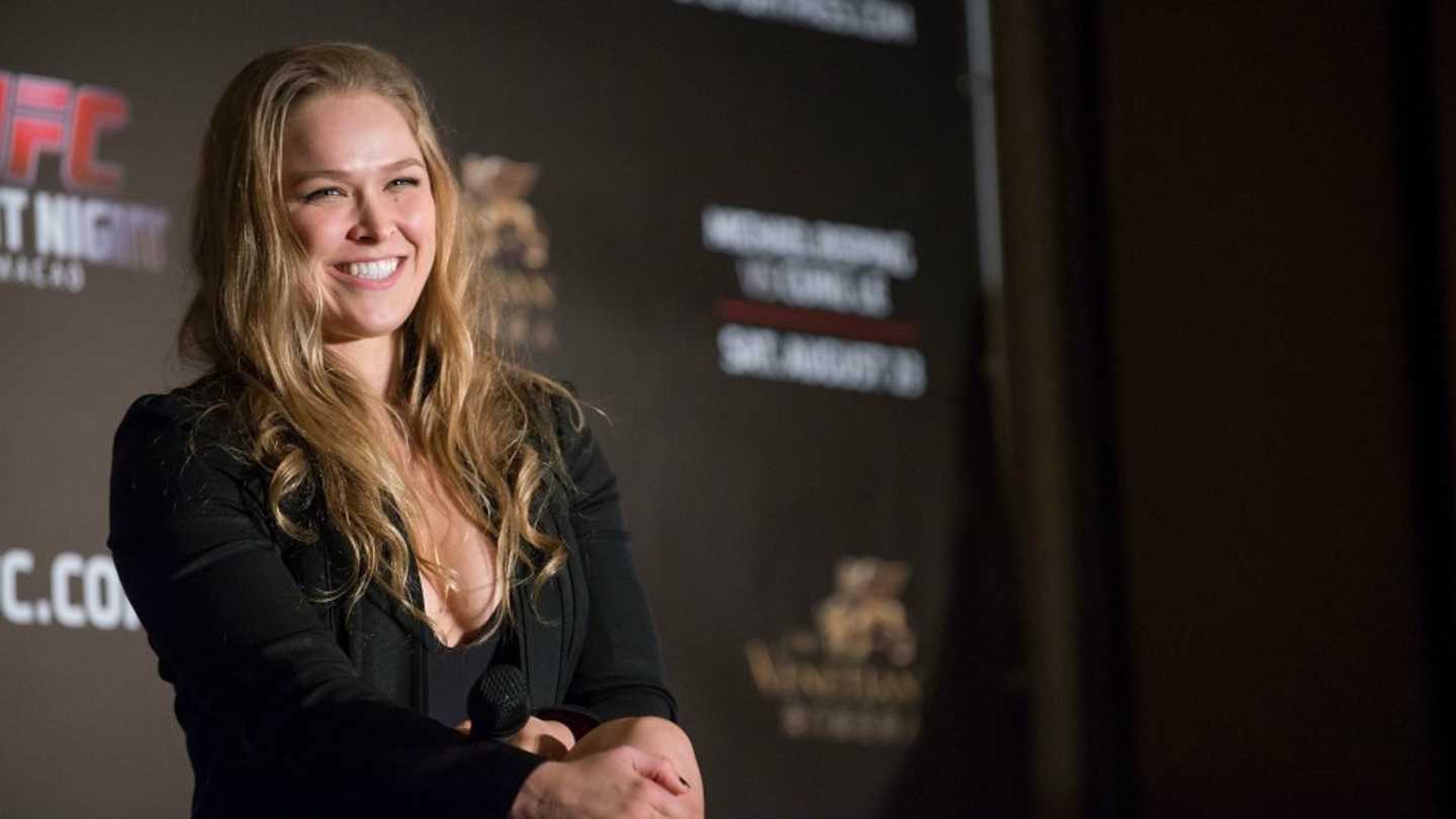 UFC's Ronda Rousey is too famous for Tinder - Sports Illustrated