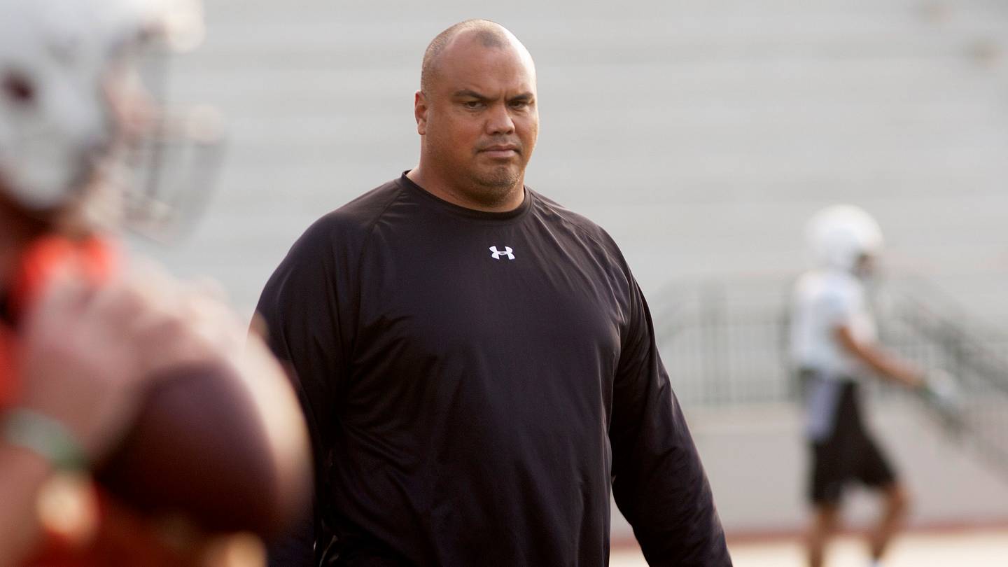 Interim Hawaii coach Chris Naeole making changes - Sports Illustrated