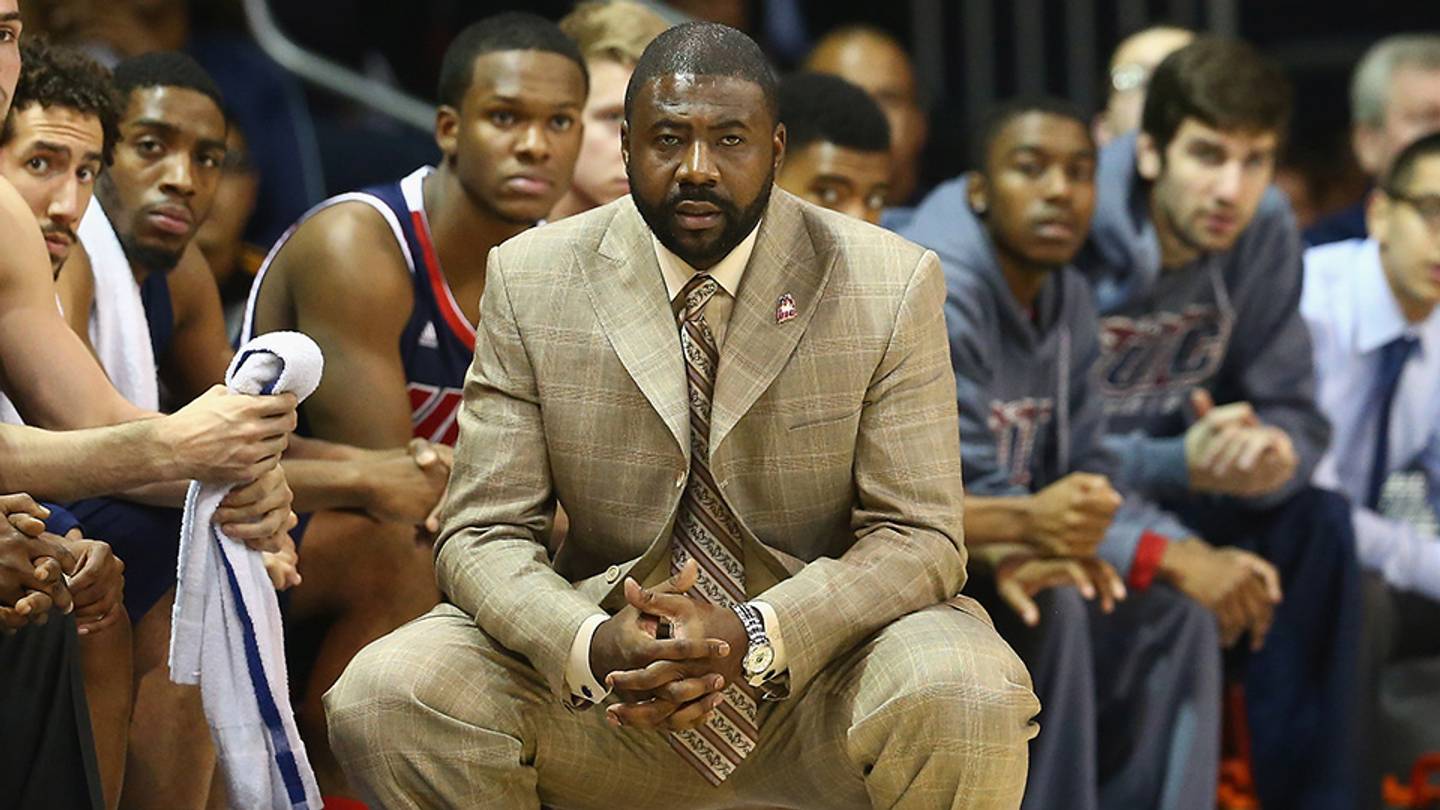 Wisconsin brings back Howard Moore as hoops assistant coach - Sports ...