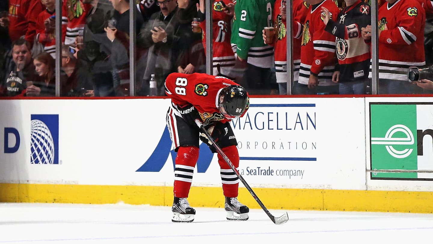 Patrick Kane injury: Returns to practice after collarbone injury ...